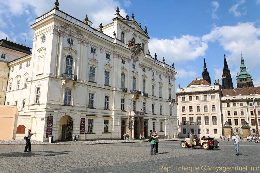 Hradcanske Nam, devant le Lobkowicz Palace - Prague, Czech Republic